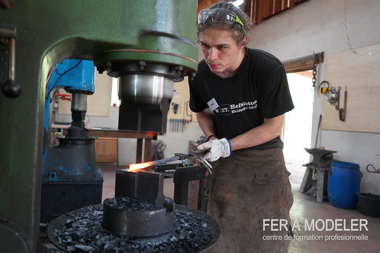 Josef, forgeron Tchèque – Ecole de Forge : Stages de forge et coutellerie